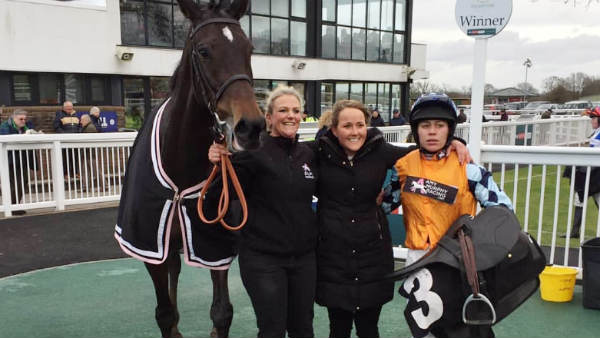 அப்பப்பப்பா.. இந்த குதிரைங்களுக்கு கொள்ளு போட்டு முடிக்கிறதுக்குள்ள ...